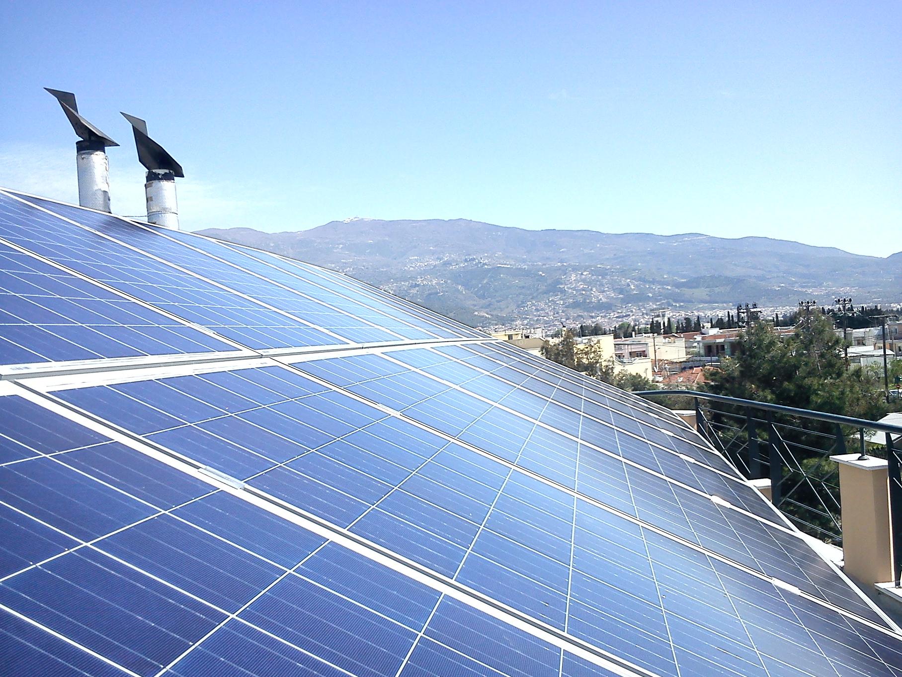 Στα σκαριά από το ΥΠΕΝ νέο πρόγραμμα φωτοβολταϊκών στις στέγες